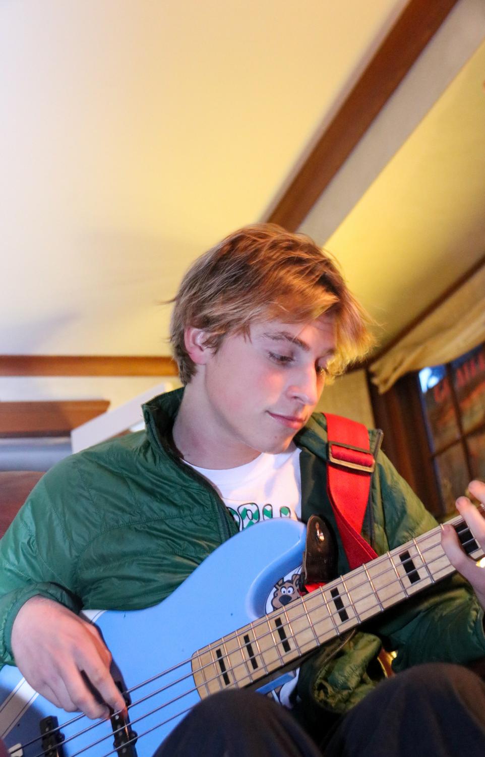 Heart-to-Art: Charlie Freiburger strums all the right chords – Redwood Bark