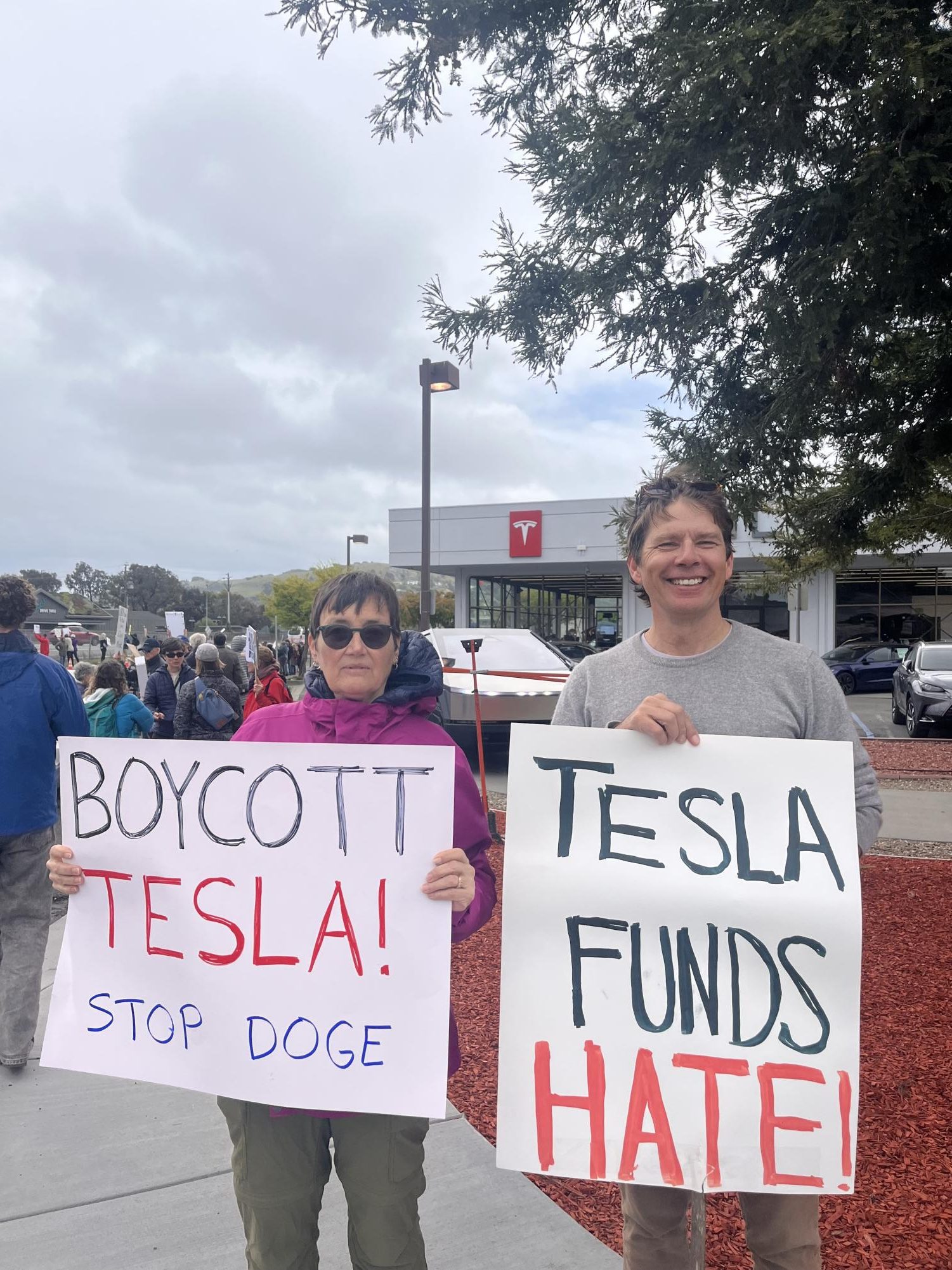 Protestors gather at Tesla Corte Madera amid Elon Musk controversy ...